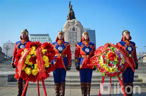 Их жанжин Д Сүхбаатарын хөшөөнд цэцэг өргөх ёслол боллоо