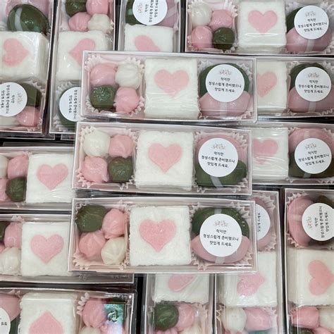 당진떡집 떡하지 ‎알찬구성 투명3구세트 ʕتʔ 🐯사진 상의 구성🐯 꿀떡 백설기 바람떡 ⠀ 이외에도 9가지 종류의 찰떡 증편 과일경단 모찌 감모찌 백년초