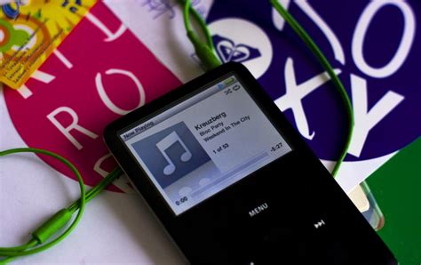 무료 이미지 손 과학 기술 간단한 기계 장치 휴대 전화 상표 현금 세례반 전자 제품 3882x2448