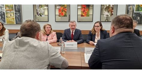 Евтим Милошев се срещна с институциите които са отговорни за издаването на визи за работа на