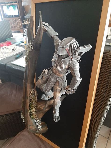 Predator Making Off Off The Construction Maquette En Papier