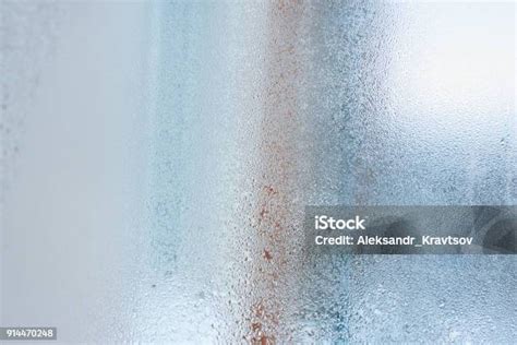 가까이 수 분 응축 문제 뜨거운 수증기 찬 창 유리에 압축의 매크로 건물 외관에 대한 스톡 사진 및 기타 이미지 건물 외관 건축 공기조화 Istock