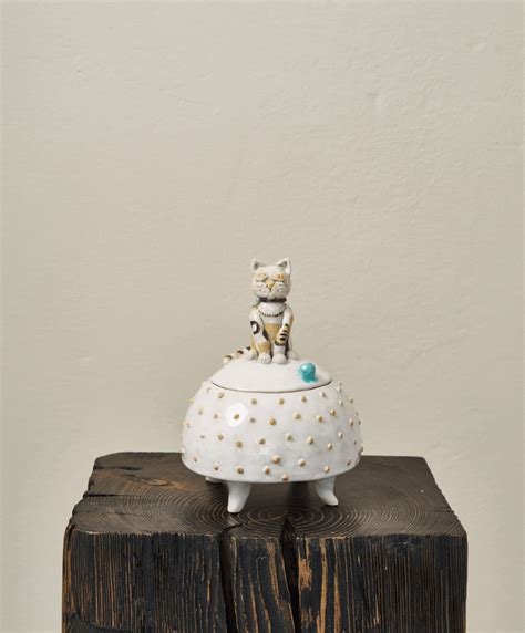 Catulus Memorus Urnos