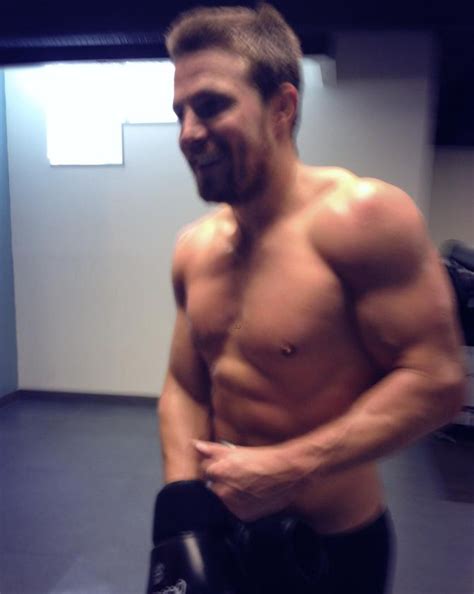 Stephen Amell Se Pone En Forma Para Su Personaje En Arrow Actorszone
