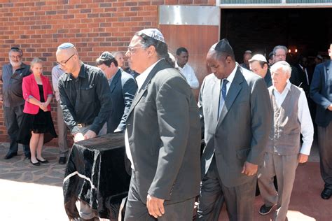 Scores Throng Eric Blochs Burial Herald