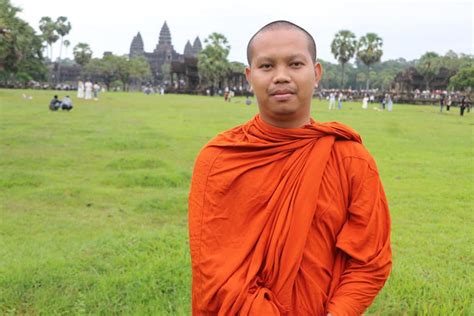 ភ្ញៀវទេសចរជាតិ និងអន្តរជាតិជិត ៤ម៉ឺននាក់ ទស្សនាថ្ងៃរះចំកំពូលកណ្តាលប្រាសាទអង្គរវត្ត Empire News