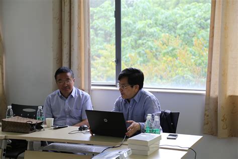 宗成庆教授介绍机器翻译技术现状 语言工程与计算实验室