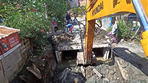 Ep1 P66 Hydraulic Excavator Yhundai210 Install Concrete Precast For The