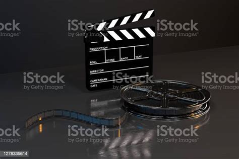 어두운 배경 3d 렌더링클래퍼 보드 및 필름 테이프 0명에 대한 스톡 사진 및 기타 이미지 0명 3차원 형태 Theatrical Performance Istock