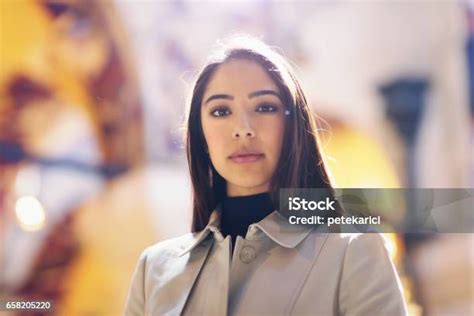 그랜드 바 자 이스탄불 터키에서에서 아름 다운 젊은 여자 2017년에 대한 스톡 사진 및 기타 이미지 2017년 25 29세 관광 Istock