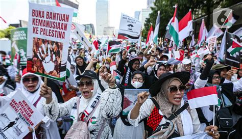 Ratusan Orang Gelar Aksi Solidaritas Untuk Palestina Di Depan Kantor