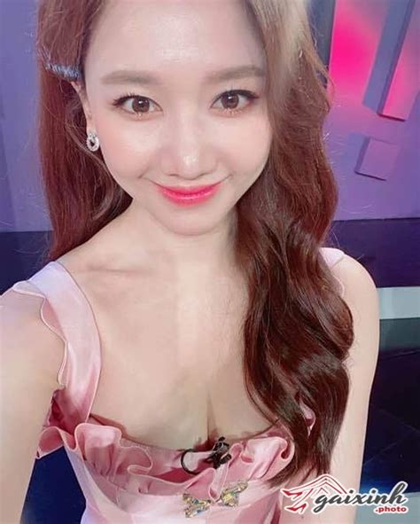 Nh Hari Won Sexy Bikini Nude Show H Ng G I C M