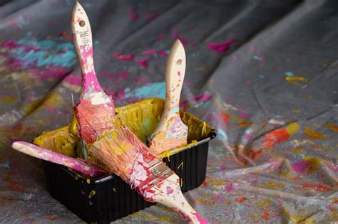 Diy 공예 그림 너 스스로해라 노란 페인트 다채로운 도구 독창성 미술 미술 수업 미술용품 배경 질감 붓 산산이 부서진 생생한 색상 아크릴 물감