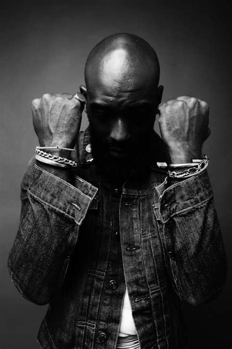 꽉된 주먹으로 인식 할 수없는 흑인 · 무료 스톡 사진