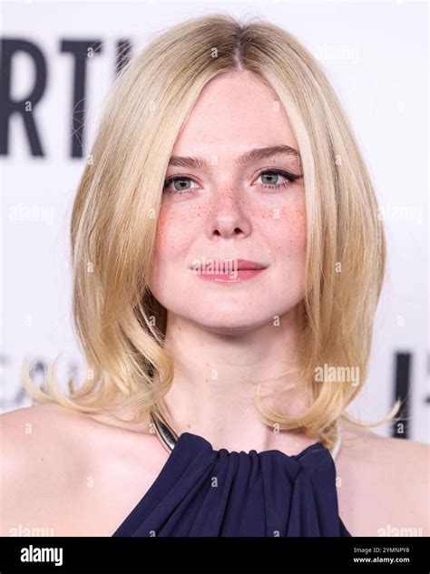 Hollywood Los Angeles California Usa November 21 Elle Fanning