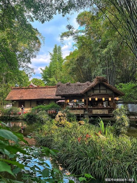 来咱们四川四天三夜旅游攻略，多少钱一个人？ 成都 导游 预定金