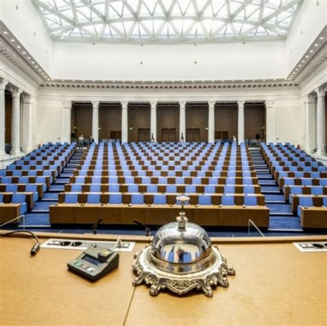 Народното събрание прие на първо четене промени в данъчните закони