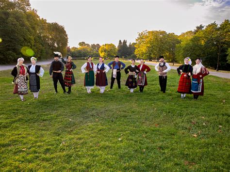 Home Клуб за народни танци Българи