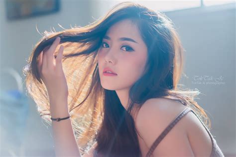 배경 화면 아시아 사람 햇빛 머리카락을 손에 넣다 갈색 머리의 벌거 벗은 어깨 끈 옷을 벗다 여자들 모델 x HonourWallbase