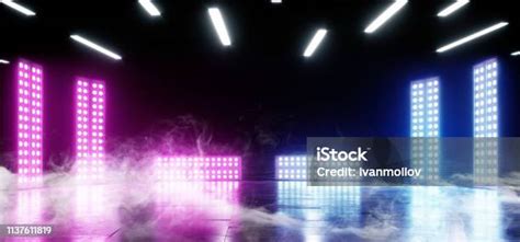 연기 네온 가상 현실 어두운 그런 지 구체적인 배경 아스팔트 광학적 인 환상 형광 파란 자주색 활기찬 빛나는 빈 공간 공상 과학 Fi 미래 우주선 단계 3d 렌더링 0명에