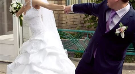 Коли молодий хлопець у костюмі нареченого звернувся до капітана поліції з дивним питанням той