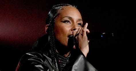 A Crazed Fan Kissed Alicia Keys Mid Concert