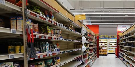 Skurriler Kunde Bei Lidl Mann Im Schutzanzug Sorgt Für Aufsehen Mopo