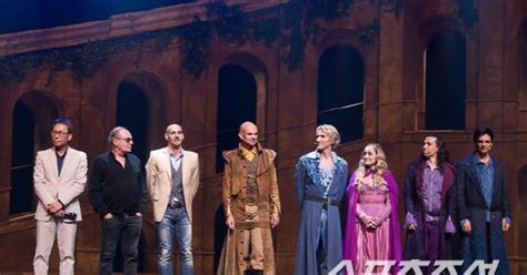 [포토] 로미오와 줄리엣 포즈취하는 주역들~