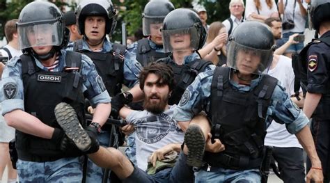 მოსკოვში გოლუნოვის მხარდამჭერი აქციის ასობით მონაწილე დააკავეს Netgazeti • ივან გოლუნოვი