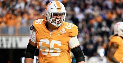 Dayne Davis Earns Sec Weekly Award After Patchwork Tennessee O Line