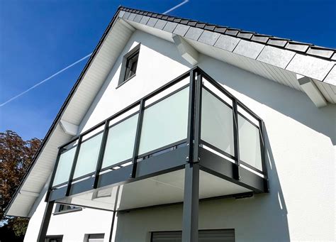 Balkon als elegante Überachung – Balkon-Profis