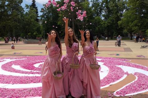 Празника на розата привлича интереса на експерти от европейски държави