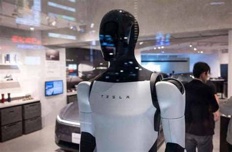 Tesla Shows Breakthrough As Optimus Robot Runs In New Demo
