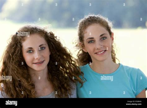 Schwestern Freizeit Fotos Und Bildmaterial In Hoher Auflösung Alamy