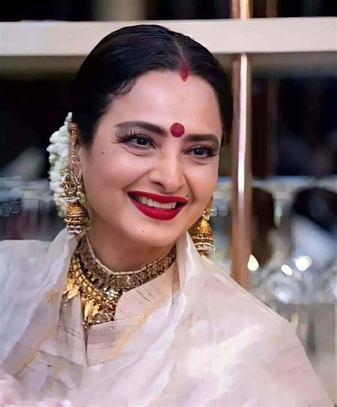 Rekha Net Worth Height Weight Age Affairs Wiki Facts And Figures