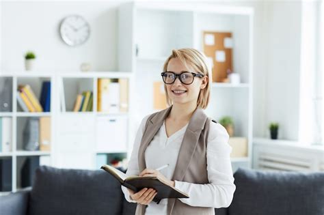 Premium Photo Woman With Notepad
