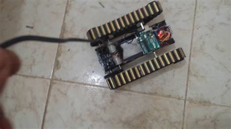 diy dz tracked robot arduino l298n ps2 wireless controller first test youtube