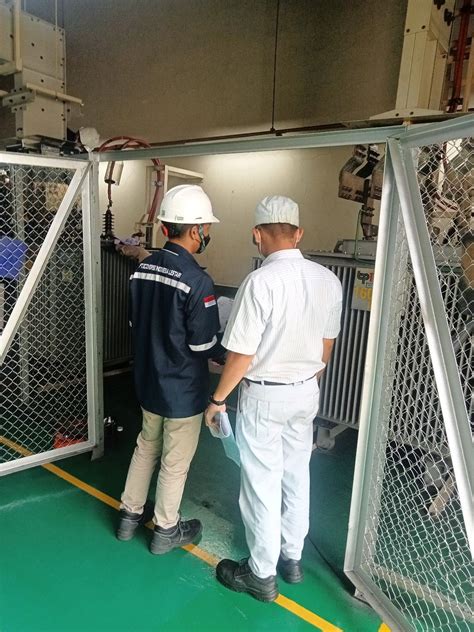 Pengambilan Oli Trafo Untuk Mengetahui Kadar Pcbs Polyclorinate Bhipenyls Di Perusahaan