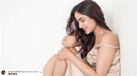 Uff Teri Adaa Jasmin Bhasin Turns Hot Naagin In Off Shoulder Night Gown Amaal Malik Shares