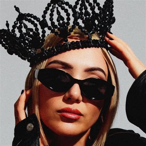 Tita Lau Tita Lau Threads Say More