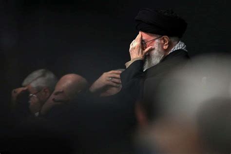 تصاویر از اشک‌های رهبر انقلاب تا چهره ناراحت پزشکیان؛ قاب‌هایی از