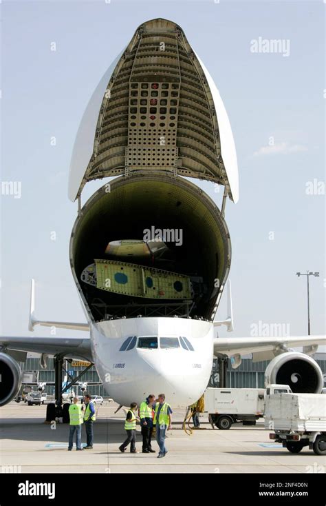 Ein Airbus A300 600st Beluga Transportflugzeug Steht Am Sonntag 10
