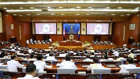 ប្រជុំ សភា ដំបូង ៖ អ្នកឃ្លាំមើល រំពឹង ពីការ ដោះស្រាយ បញ្ហា ជាតិ ធំ ៗ និង ការ លូតលាស់ ទៅ មុខ