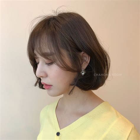 날마다 예뻐지는 디자인🥀차홍룸 한남점 이설희 그저 마냥 예쁜 단발 디자인 귀에 슬쩍 꽂아 네츄럴한 무드로🖤 볼륨 가득한 모즈펌 💬 예약⋅상담문의 ∑