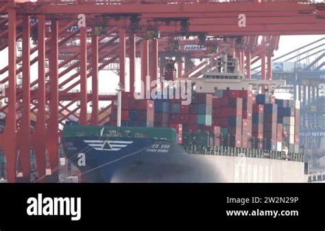 Hyundai Container Ship Loading And Unloading Stock Videos Footage HD And 4K Video Clips Alamy