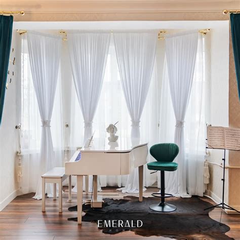 Гэр бүлээрээ халуун дулаан цагийг Emerald Curtain Shop