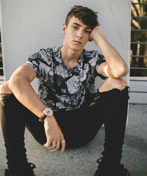 Foto Cogan Lagi Berdiri