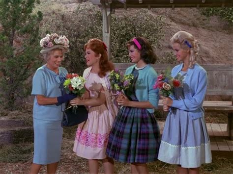 Lori Saunders