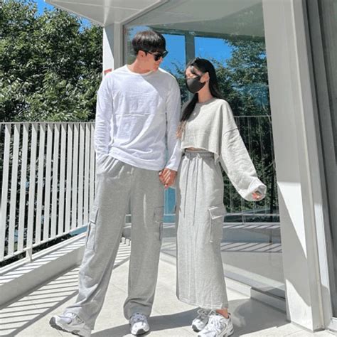 카고 시밀러룩 카고 롱 스커트 치마 와이드팬츠 크롭 맨투맨 봄 커플티 가을 커플룩 겨울 트임 밴딩 남녀공용 꾸안꾸 세트 빅사이즈 투피스 데일리 여행 데이트 Y2k 트레이닝