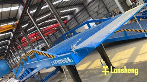 Lansheng Forklift Dock Ramp Mobile Portable Hydraulic Truck Forklift Dar Loading Ramp Mobile